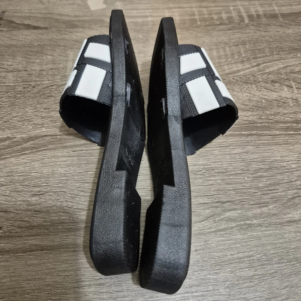The Unbranded Brand | Shoes | Chic Black And White Slide Sandals | Poshmark